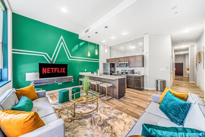 Luxe Flat W/ Heated Pool & Sauna • Gym•heart Of Dt - Franklin Castle (Hannes Tiedemann House)