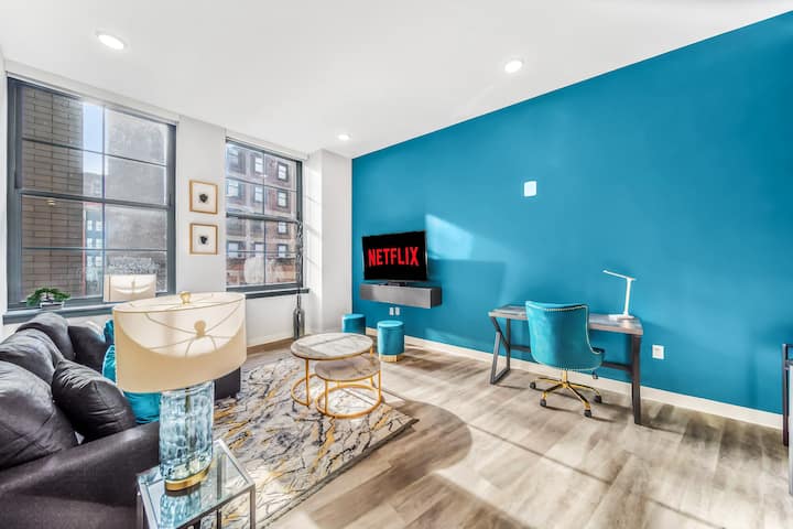 Luxe Flat W/ Heated Pool & Sauna • Gym•heart Of Dt - Cleveland, OH