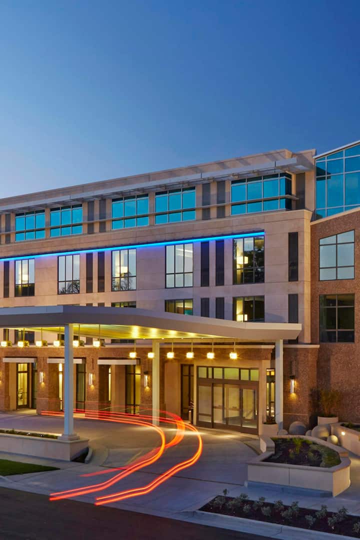 Trendy Hotel Stay At Aloft Cupertino - Santa Clara, CA