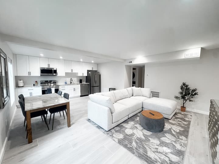 Stylish 2024 Coastal Apartment - Virginia Beach, VA