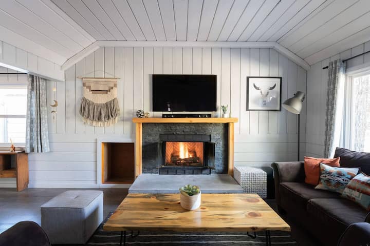 The Cosmic Brownie <1mi Snow Summit/ev Charger/spa - Big Bear Lake, CA