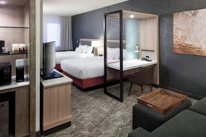 Enjoy The Perks! Free Breakfast, Outdoor Pool! - Clearwater, FL