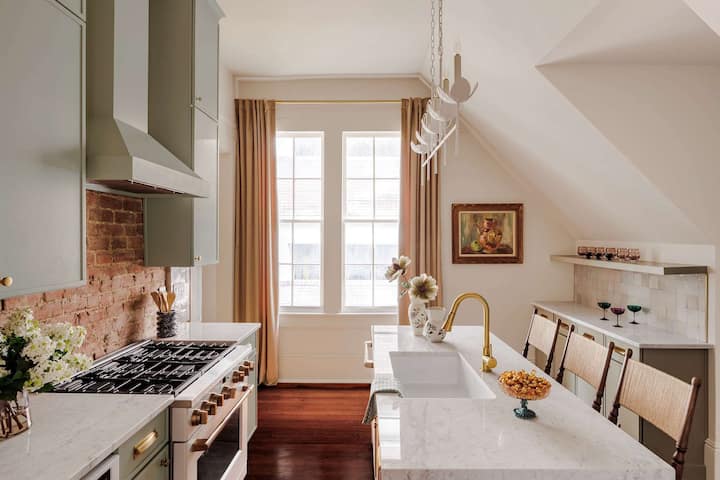 Lush Garden District Suite | Shared Outdoor Space - New Orleans, LA