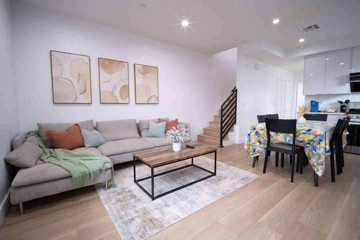 Stylish Private Room By Downtown La With Parking - Los Angeles, CA