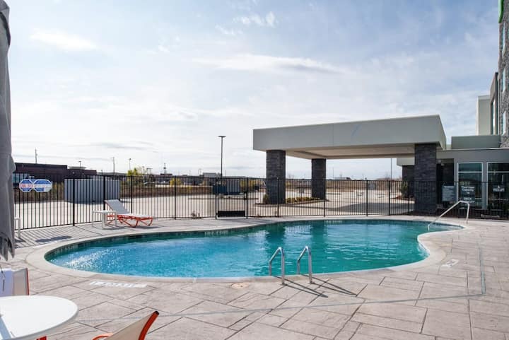 Close To Alliance Airport + Pool. Dining. Gym. - Fort Worth, TX