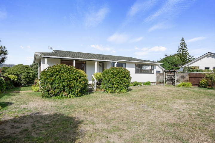 Coastal Drift - Waikanae Beach Holiday Home - Paraparaumu