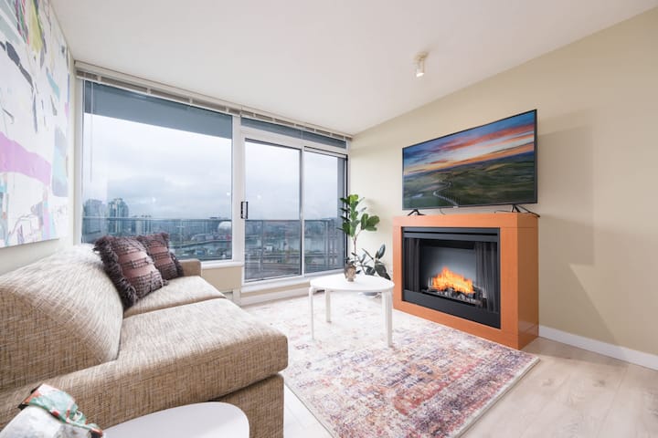 Modern Condo With Pool, Sauna & Jacuzzi In Central - Vancouver