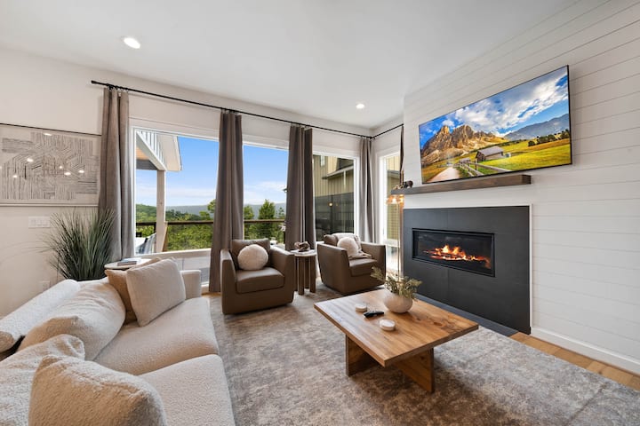 Sleeps 17! Luxury 5br Brmc Home W/ Hot Tub & Views - North Carolina