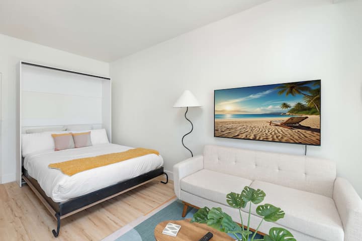 Manhattan Beach Stay Launch Deal With Cozy King - Manhattan Beach, CA