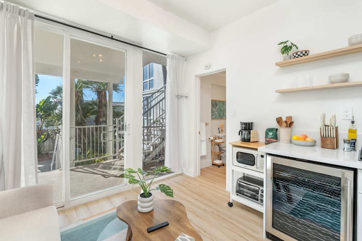 Manhattan Beach Stay Launch Deal With Cozy King - El Segundo, CA