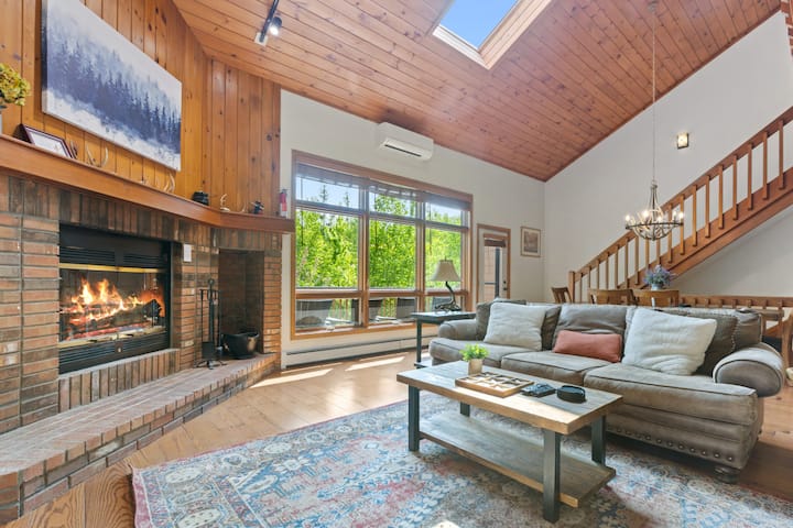 2min To Bretton Woods - 4bd, 2 Dens, Fireplace - Bretton Woods, NH