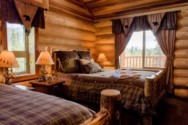 Mountain View Suite @ Alaska Knotty Pine B&b - Palmer, AK