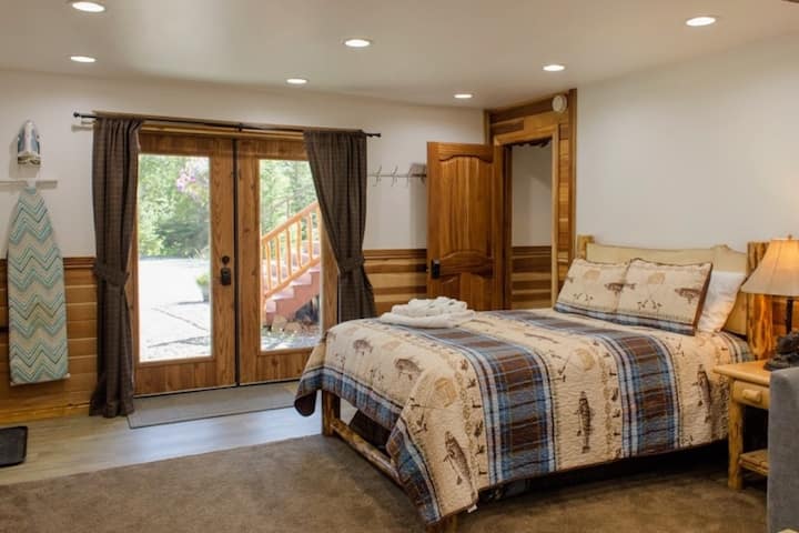 Fisherman's Suite @ The Knotty Pine B&b - Palmer, AK