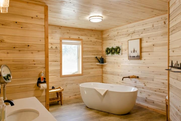 Caribou Suite @ Alaska Knotty Pine B&b - Palmer, AK