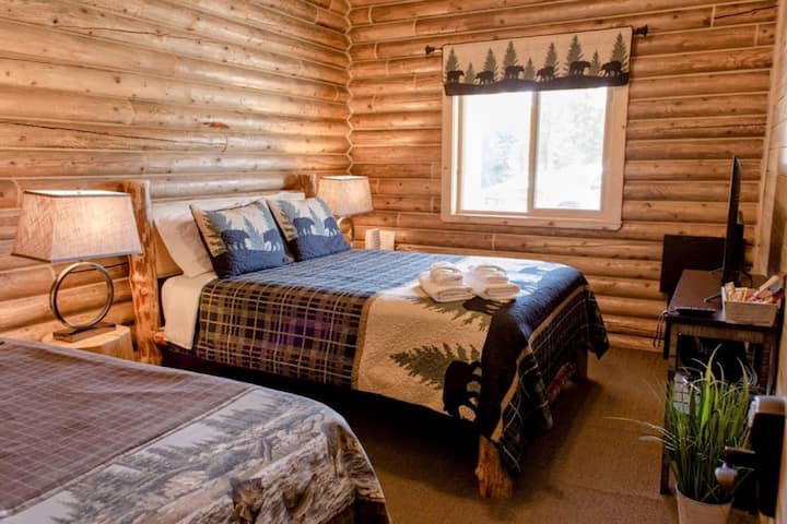 Moose Track Room @ Knotty Pine B&b - Palmer, AK