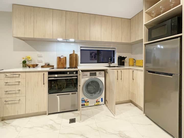 Stylish And Lush Cbd Studio - Christchurch
