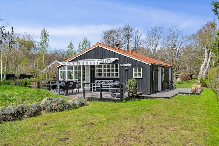 Beachside Cottage With Sea View And Cozy Outdoor. - Ebeltoft