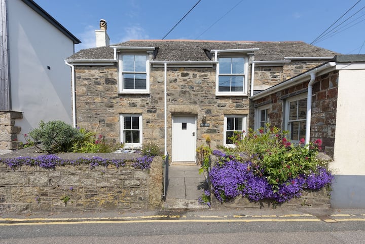 Heart Of Mousehole - Free Parking & Wifi - Pets - Porthcurno