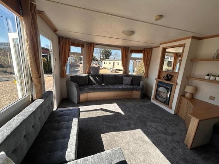 Dog-friendly Caravan At Valley Farm, Ref 46633v - Clacton-on-Sea