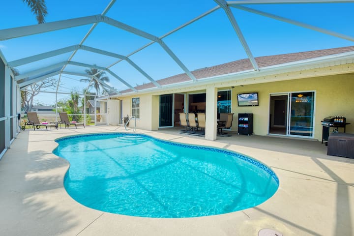 Villa Salty Escape - Heated Pool | Family Friendly - Cape Coral, FL