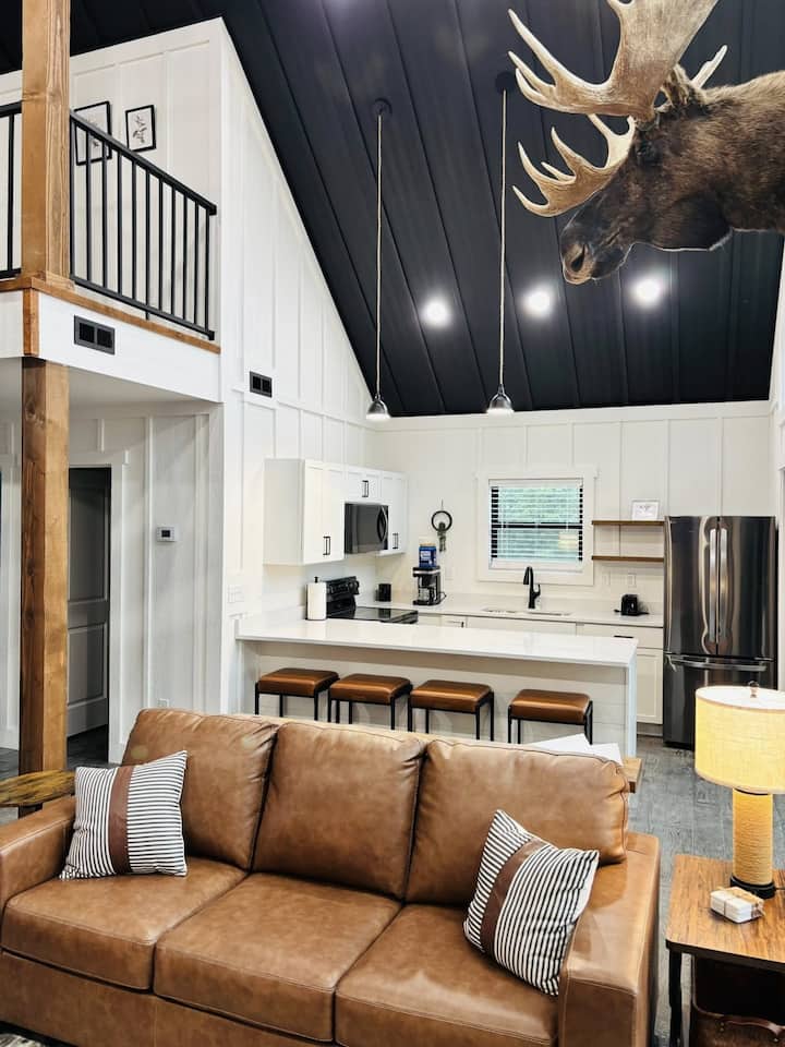 Moose Lodge- 180 Acres W/ River Access - Cuba, MO