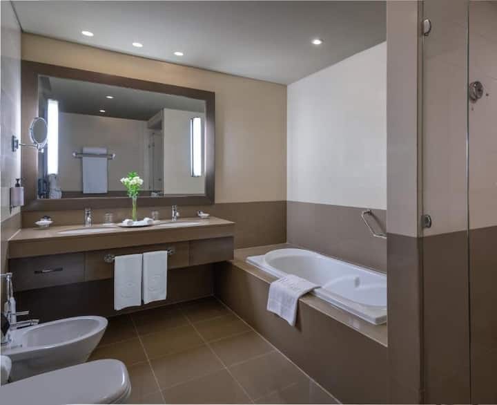 Spacious Three Bedroom Apartment Near Khalifa Park - Abu Dabi