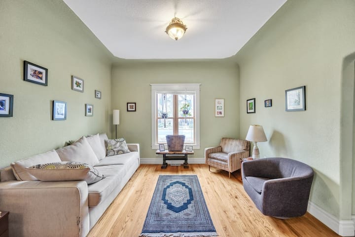 Stylish 2-story Home - Perfect Denver Location - Cherry Creek, CO