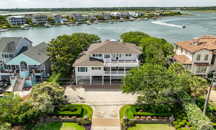 Luxury Home W/ Hot Tub, Dock, & Beach Access - Wrightsville Beach, NC