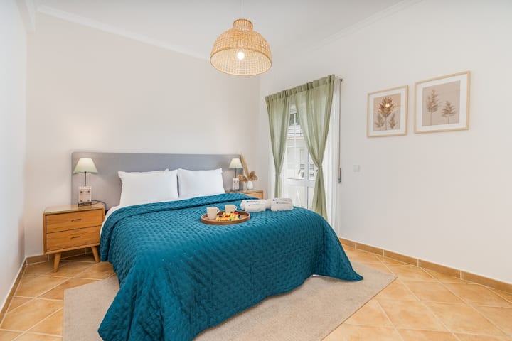 Hostwise-sunny Flat W/ Balcony By The Algarve Sea - Albufeira