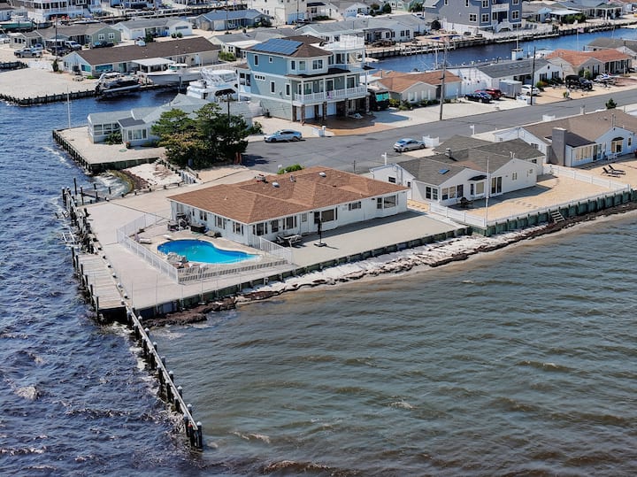 Bluebeard Bay Retreat With Pool - Barnegat Light, NJ