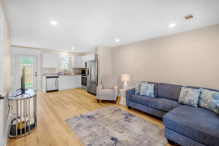 Newly Built 3 Bed/1.5 Bath A Block Off The Beach - Biloxi, MS