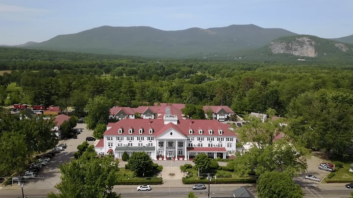 Eastern Slope Inn Studio Unit Saturday Check-in - Conway, NH