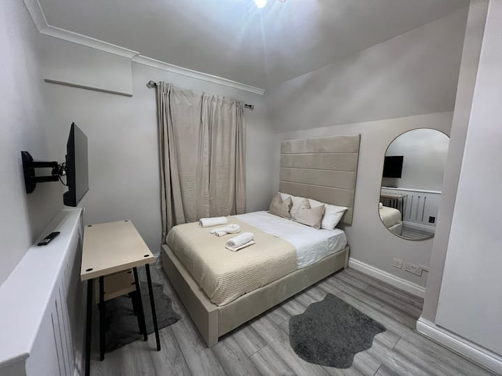 Studio-basic-sdb Privée Avec Baignoire-pas De Vue - Londen