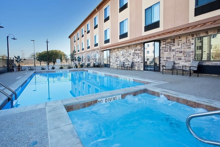 King Suite, Pool Access, Close To Fossil Park - Cool, TX