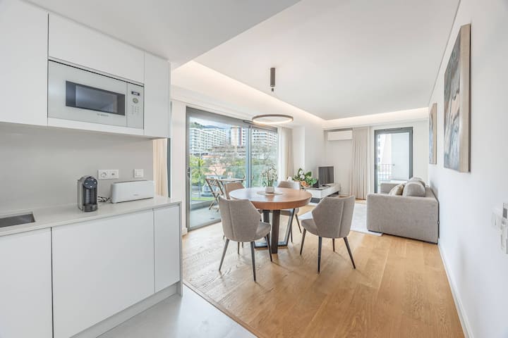 Acqua Residence- Luxury Apt With Pool /Gym/beach - Funchal