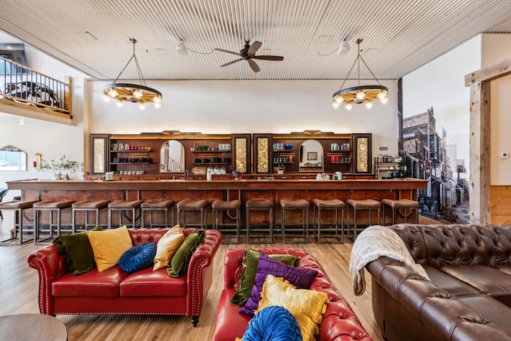 Hot Tub! Jail Cells! Game Loft! Wild West Retreat! - Ashton, ID
