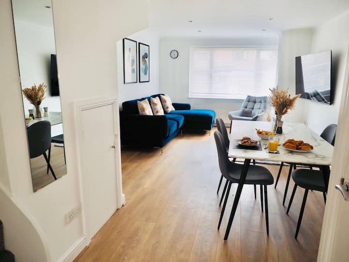 Convenient 2 Bedroom Home With Parking In Taunton - Taunton