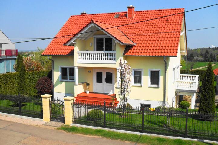 Ferienwohnung Mit Terrasse, Garten - Gotha