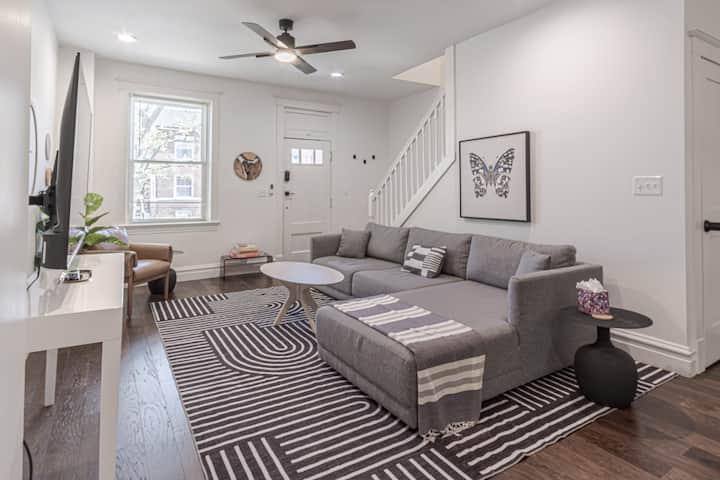 St. Louis Family Oasis: Sleeps 8, Pet-friendly - St. Louis, MO