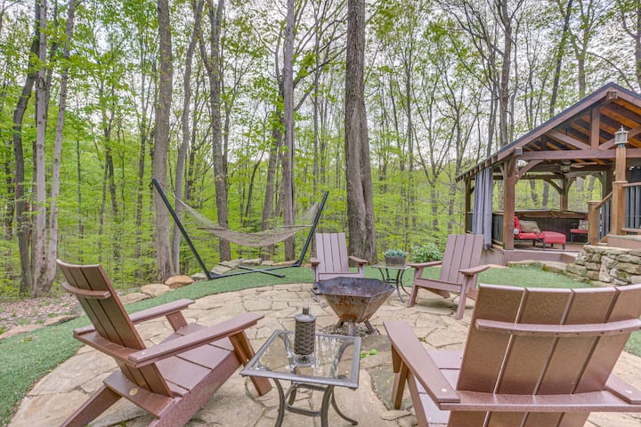 Hocking Hills 'Social Distance Cabin' W/ Hot Tub - Hocking Hills State Park, OH