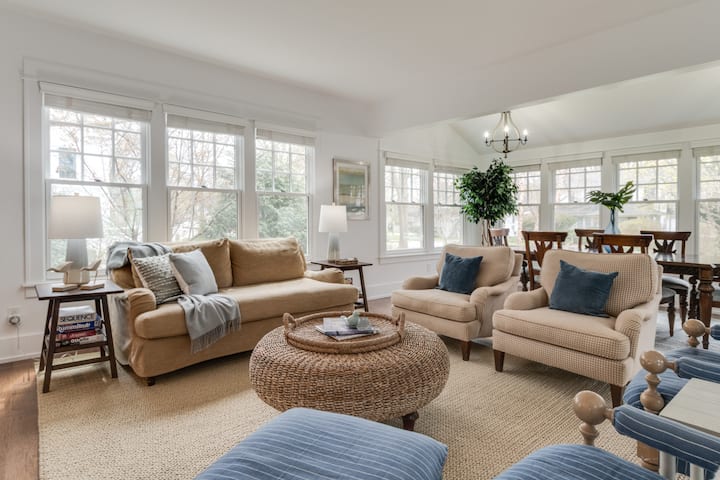 Beautifully Decorated Retreat In The Heart Of Dt! - Douglas, MI