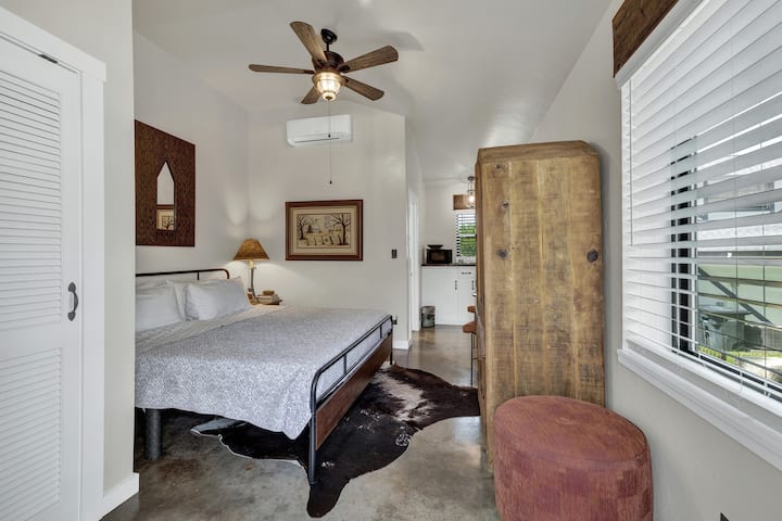 Casa Salvia Tejas Suite Walking Distance To Mainst - Fredericksburg, TX