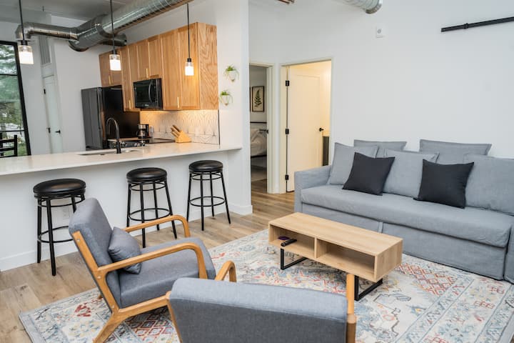 Tc. Great Location. Clean. Rooftop Hot Tubs - Traverse City, MI