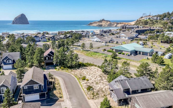 Hot Tub, Game Room, Near Beach And Cape Kiwanda - Pacific City, OR