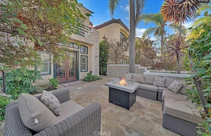 Coastal Charm Gorgeous Beach Estate With Roof Top - Huntington Beach, CA
