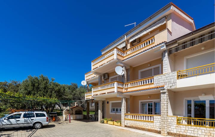 Stunning Apartment In Rab - Rab