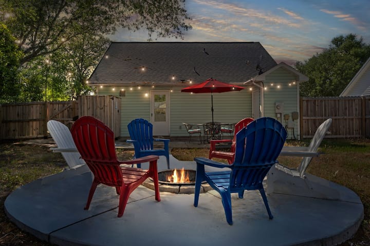 The Salty Oak - Beach | Firepit | Ev Charger - Oak Island, NC