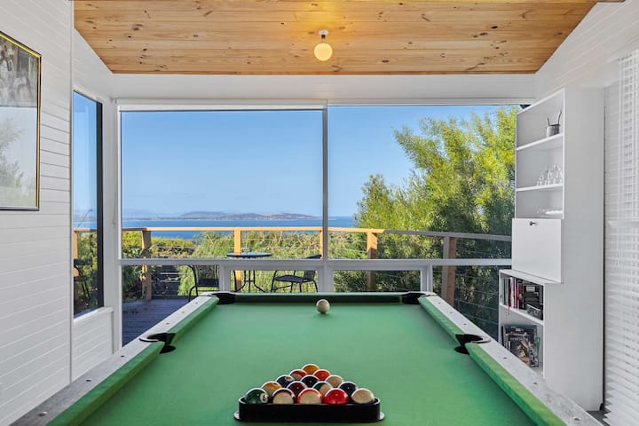 "Oceanview Retreat" - 20kms From Cbd - Sleeps 8 - Hobart