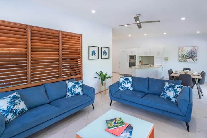 Spacious & Central Three Bedroom Apartment - Port Douglas