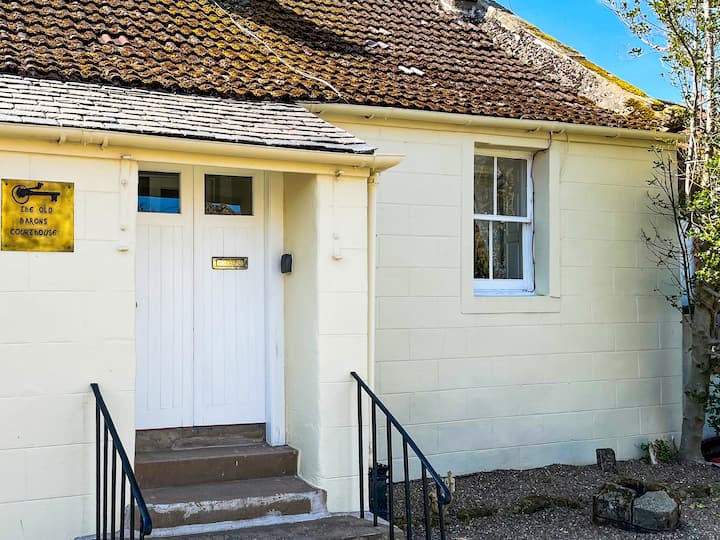 The Old Baron's Courthouse - Cupar